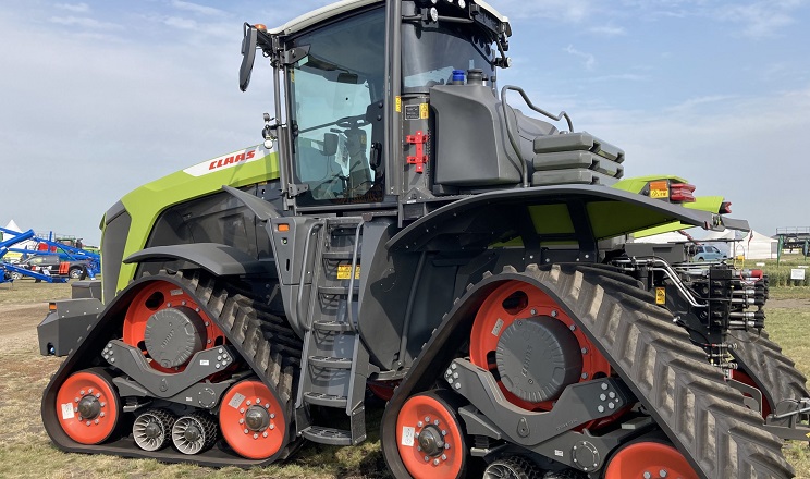 XERION 12.650 обладнаний двигуном від Mercedes-Benz - AgroTimes