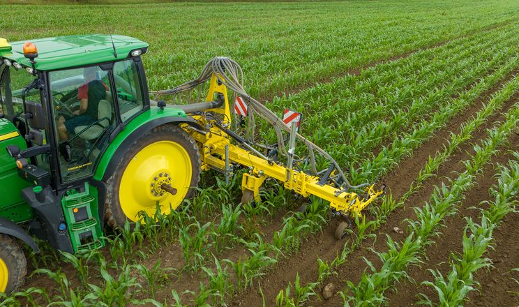 BEDNAR показала, як міжрядний обробіток оживляє ґрунт і зберігає вологу - AgroTimes